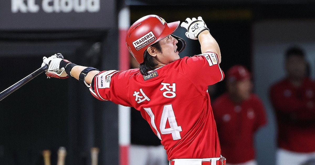 최정, SSG와 '4년 110억원' 3번째 FA 계약…14년 총액 302억원