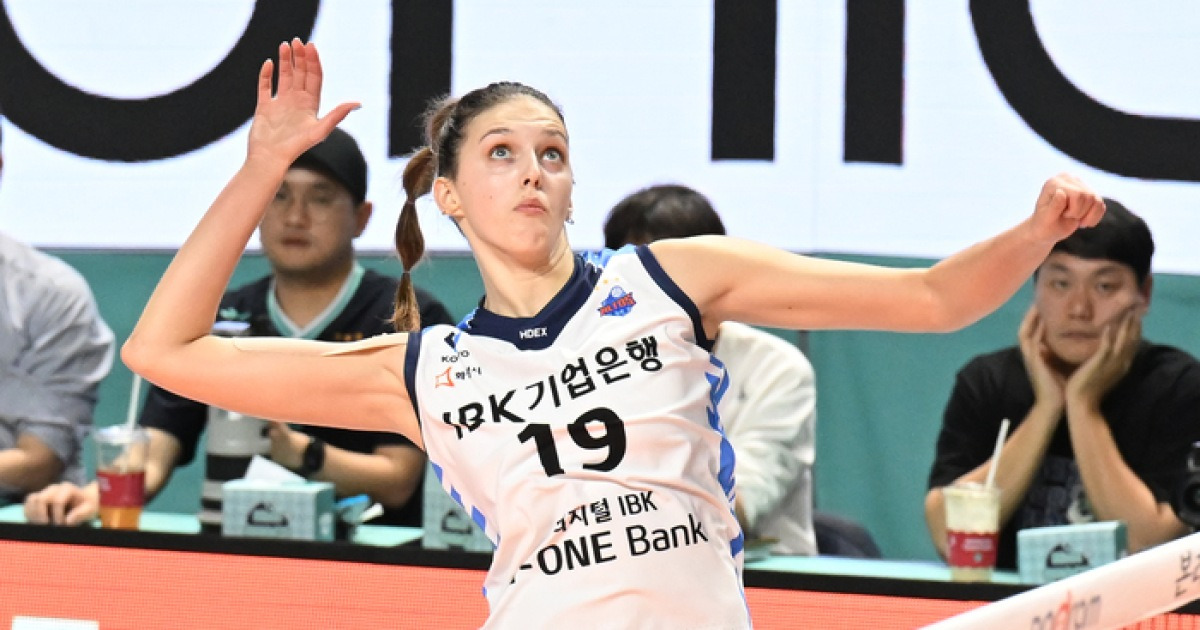 공격 점유율 44.14%, IBK기업은행 ‘공격’ 이끄는 빅토리아 “외국인 선수 역할 인지, 쉽지 않지만 익숙해지려 한다”[현장인터뷰]