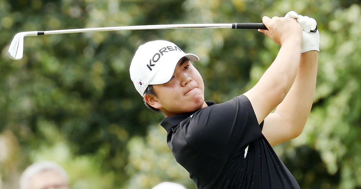 '전관왕 겨냥' 장유빈, KPGA 투어 챔피언십 2R 단독 선두