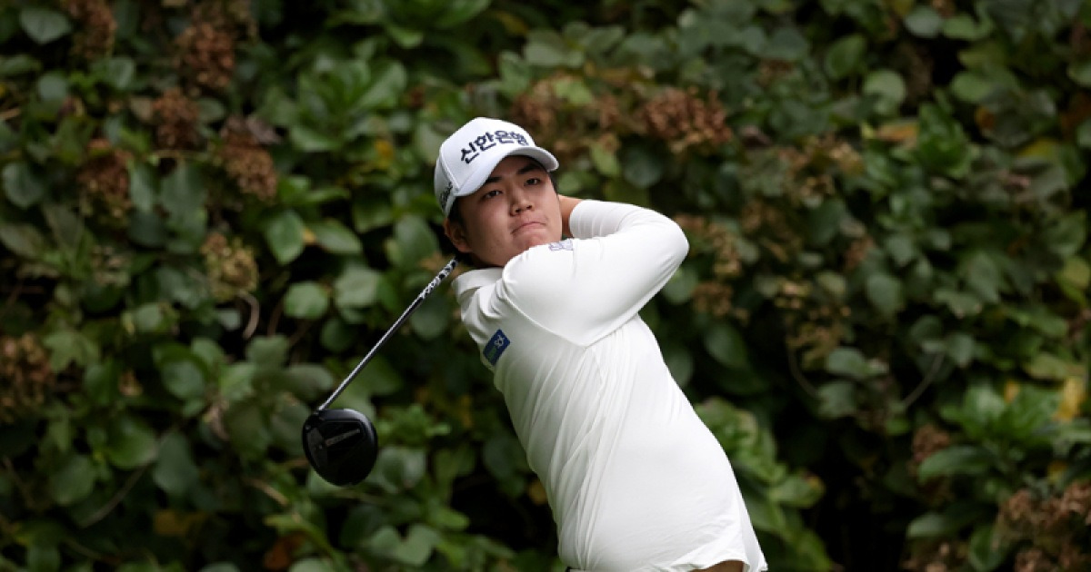 장유빈, KPGA 전관왕 눈앞…시즌 최종전 2R 단독 선두