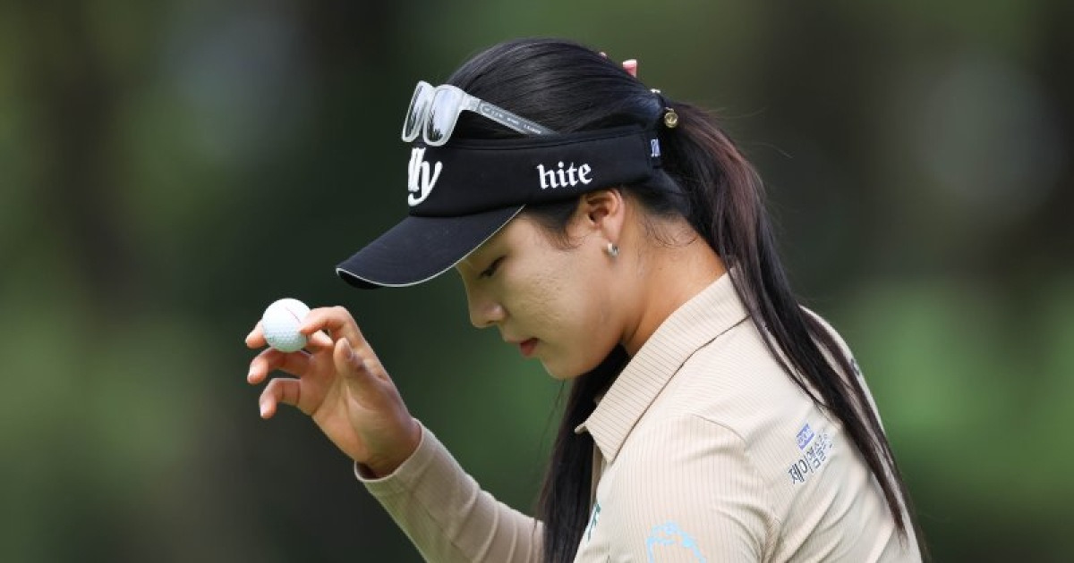 '징계 후 복귀' 윤이나, KLPGA 3관왕 … 공동 다승왕 5명 역대급 마무리