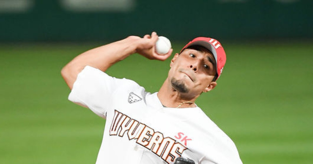 ‘KKKKKK’ 5이닝 무실점…‘ERA 6.17’ KBO 최초 흑역사 외인의 대반전, 프리미어12 첫 승 이끌다