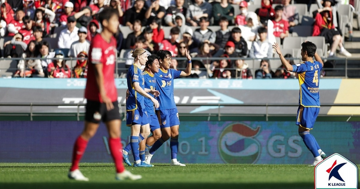 [K리그1 37R] '박주영 복귀→고승범 기도 세리머니' 울산, 서울과 1-1 무승부…22G 연속 무패