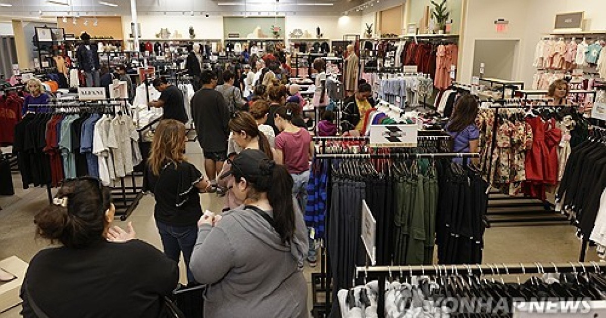 Macy's Small Format Colonies Crossing