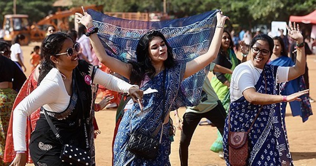 INDIA WOMEN SAREE RUN