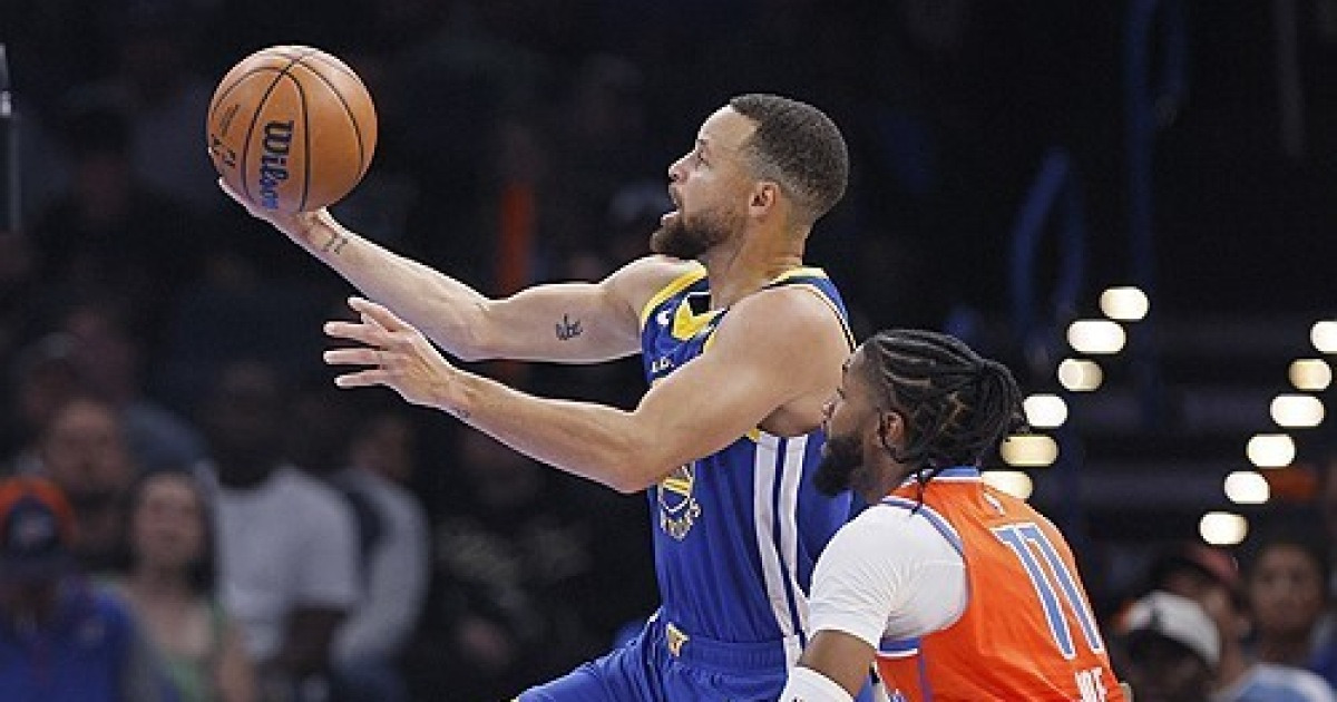 [NBA] ‘커리 3점슛 7방·36점 맹활약’ GSW, 홈그렌 부상 악재 닥친 OKC 제압