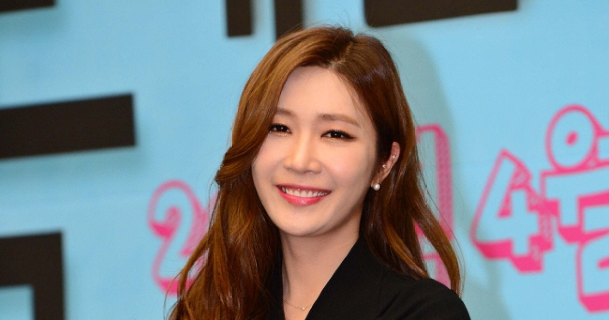 [SC리뷰] 이정민, KBS 교양 간판 아나운서가 어쩌다 "아기 뽑아냈다" 화끈 입담('4인용식탁')