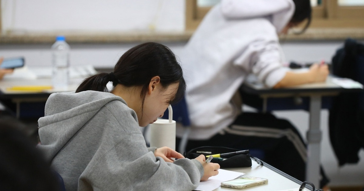 EBS '1등급컷' 국어 90~92점·수학 85~92점…작년보다 쉬웠다