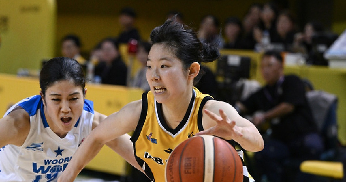 박지수 없어도 선전하는 KB, 우리은행 꺾고 ‘홈 17연승’ WKBL 최고 기록 작성