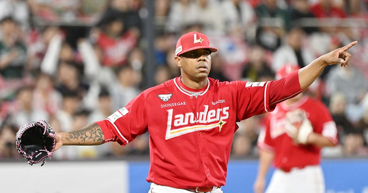 '154km 파이어볼러' 보낸다, 새 외인 찾는 SSG…"냉정하게 생각할 때, 더 좋은 선수 영입해야"