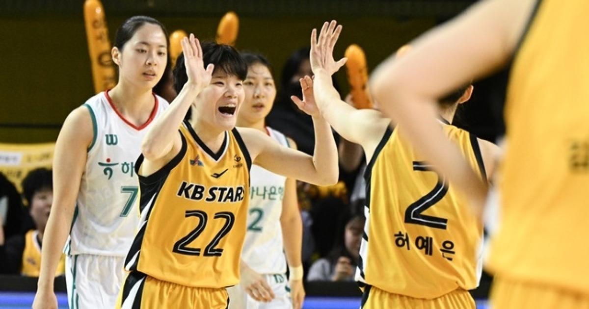 ‘이혜주 깜짝 활약’ KB스타즈, 하나은행 꺾고 홈 18연승 질주! [WKBL]