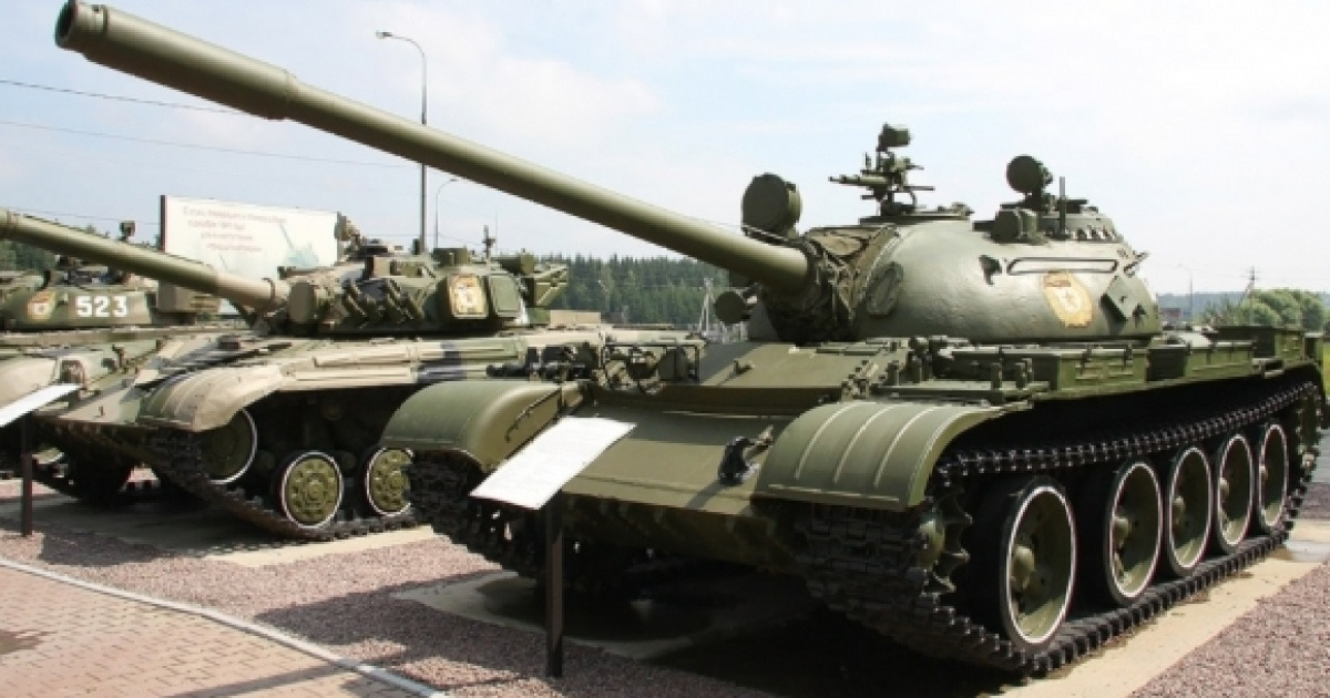 푸틴, ‘영화 소품용 탱크’까지 전장 투입?…영화감독이 70년된 T-55 전달[포착](영상)