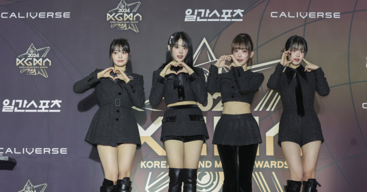 QWER, 블랙 의상에도 귀여움 흘러 넘쳐 [2024 KGMA]