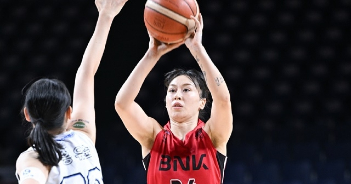 ‘김소니아 더블더블’ BNK, 개막 6연승 달렸다!…‘최하위’ 신한은행은 3연패 늪 [WKBL]