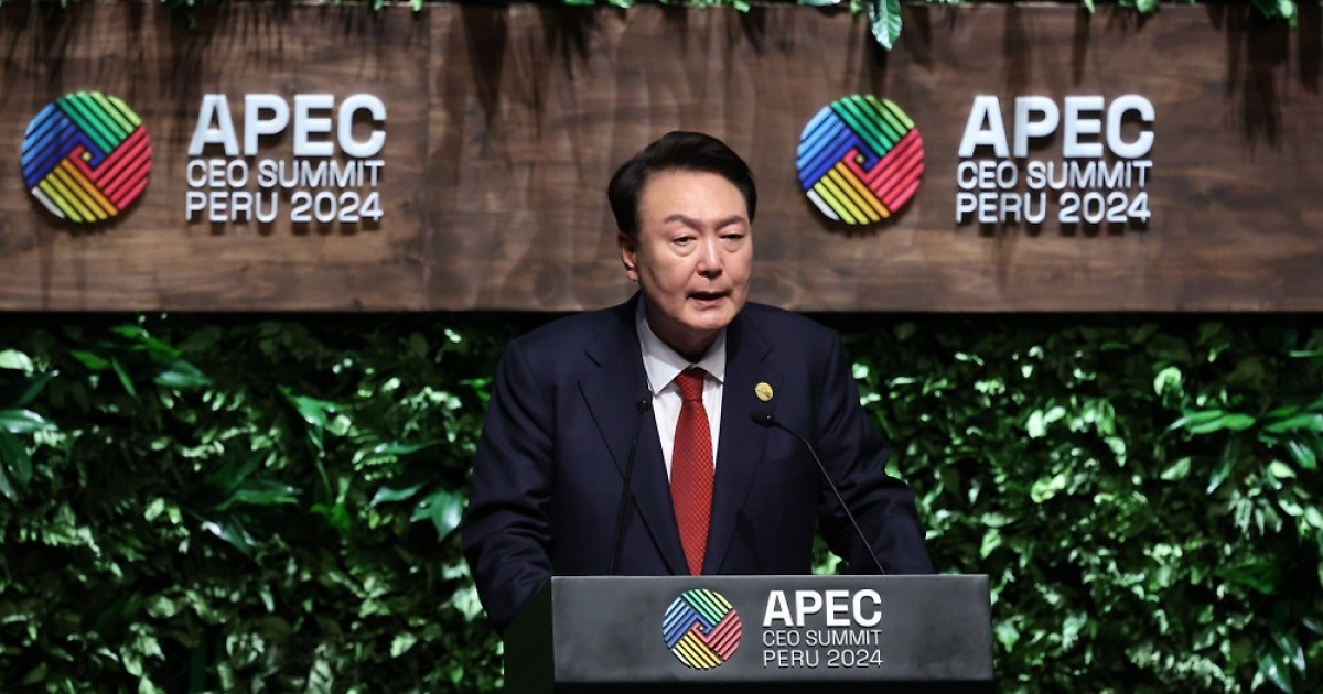 윤 대통령 "제조업-AI 결합 중요"…'APEC AI 표준 포럼' 창설 제안