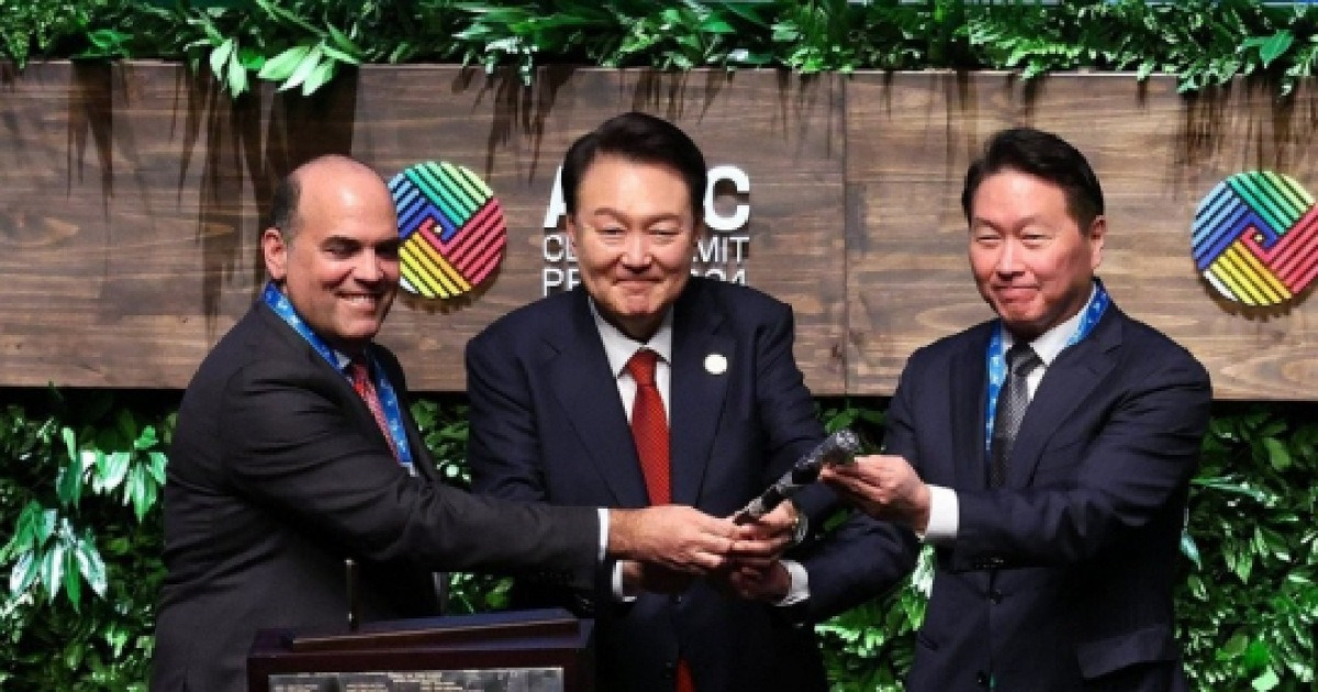 내년 APEC CEO 서밋 의장 최태원의 ‘엄지척’…b.b.b는 무슨 뜻?