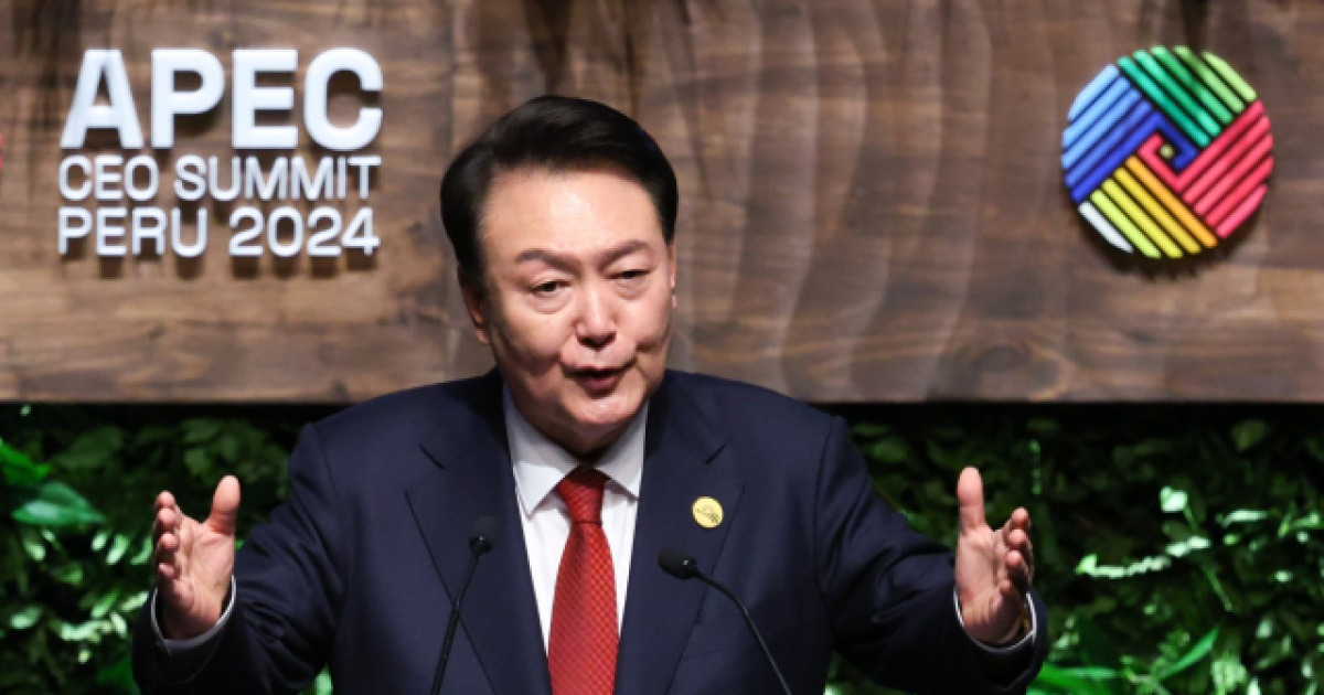 尹 "AI 대전환 시대 APEC AI 표준 포럼 창설 제안"
