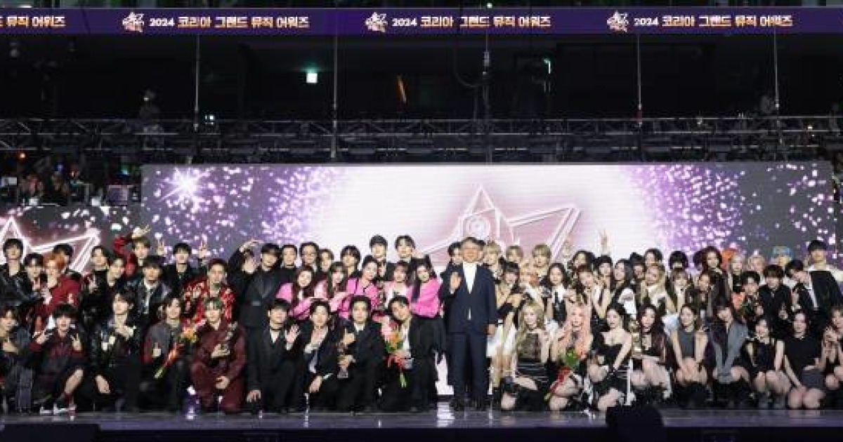 [포토] 기념 촬영하는 2024 KGMA 출연진