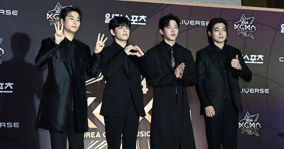 데이식스, 설레는 ‘KGMA’ 인사 [포토엔HD]