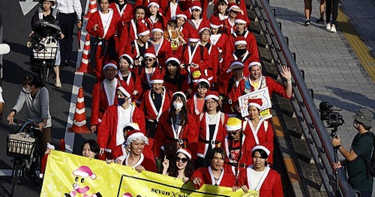 JAPAN SANTA PARADE
