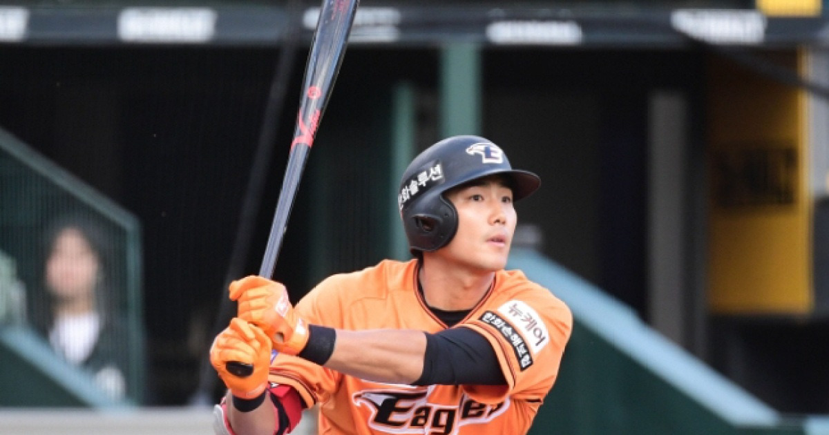 KT의 2번째 선택...78억 FA 엄상백 보상선수, 한화 '미남 외야수' 장진혁 [공식발표]