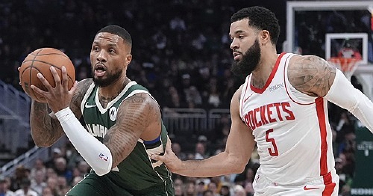 Rockets Bucks Basketball