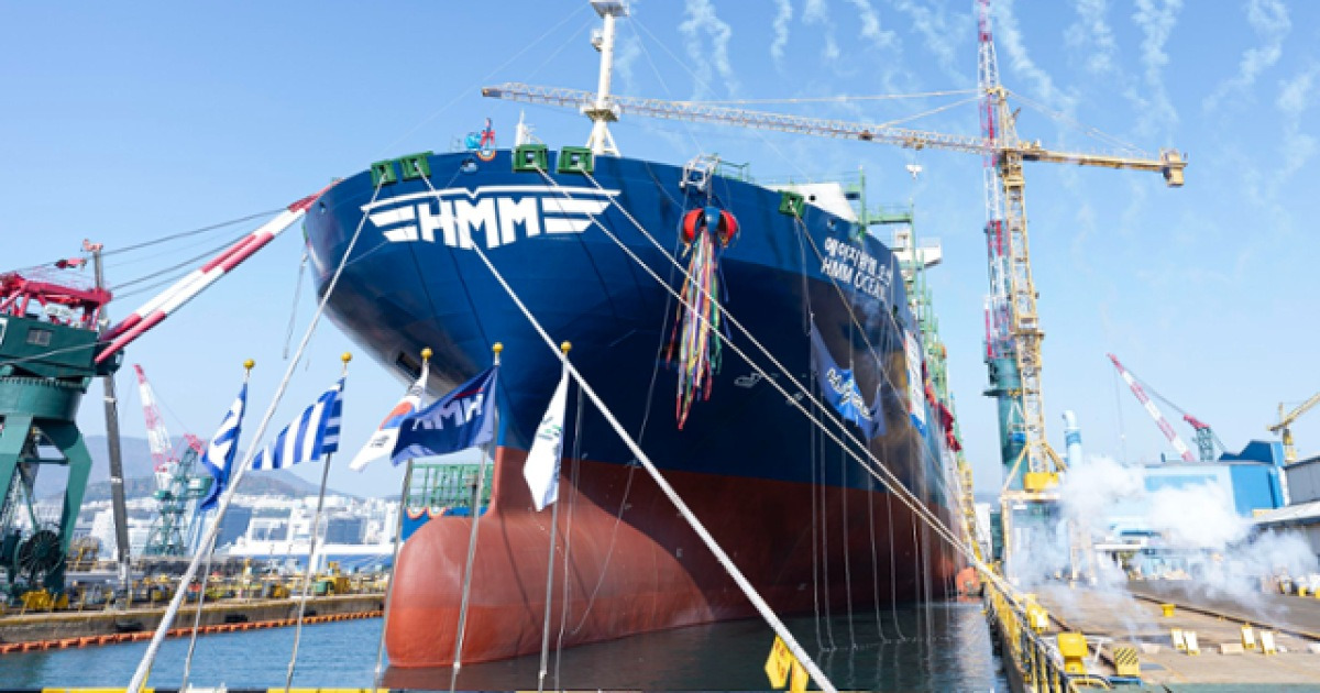 '친환경 선대 확대'…HMM, 국내 선사 최초 LNG 추진선 운항한다