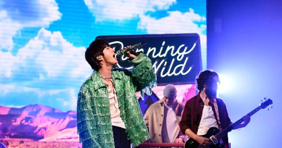 ‘Running Wild’ 무대 공개…진, 美 NBC ‘지미 팰런쇼’사로잡았다