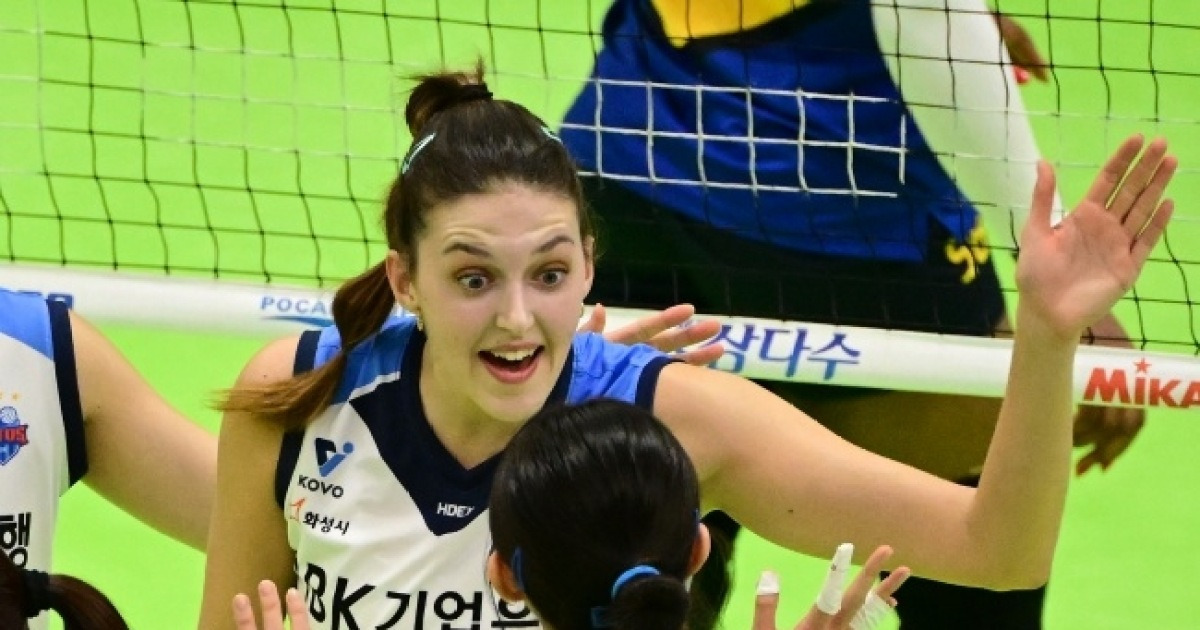 ‘현대건설 8연승 저지!…빅토리아 32득점’ IBK기업은행 풀세트 접전 속 값진 5연승 행진 [MK수원]