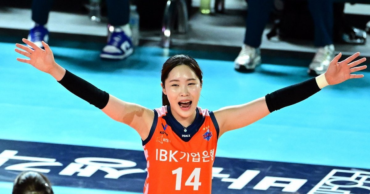 전설 여오현과 함께 뛰는 리베로 김채원, IBK기업은행 상승세 뒷받침