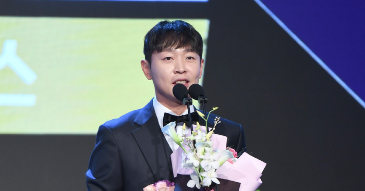 이젠 다른 유니폼→두산 ‘90년생 트리오’ 살아있네, 정수빈·허경민 나란히 ‘KBO 수비상’ 수상 [KBO 시상식]