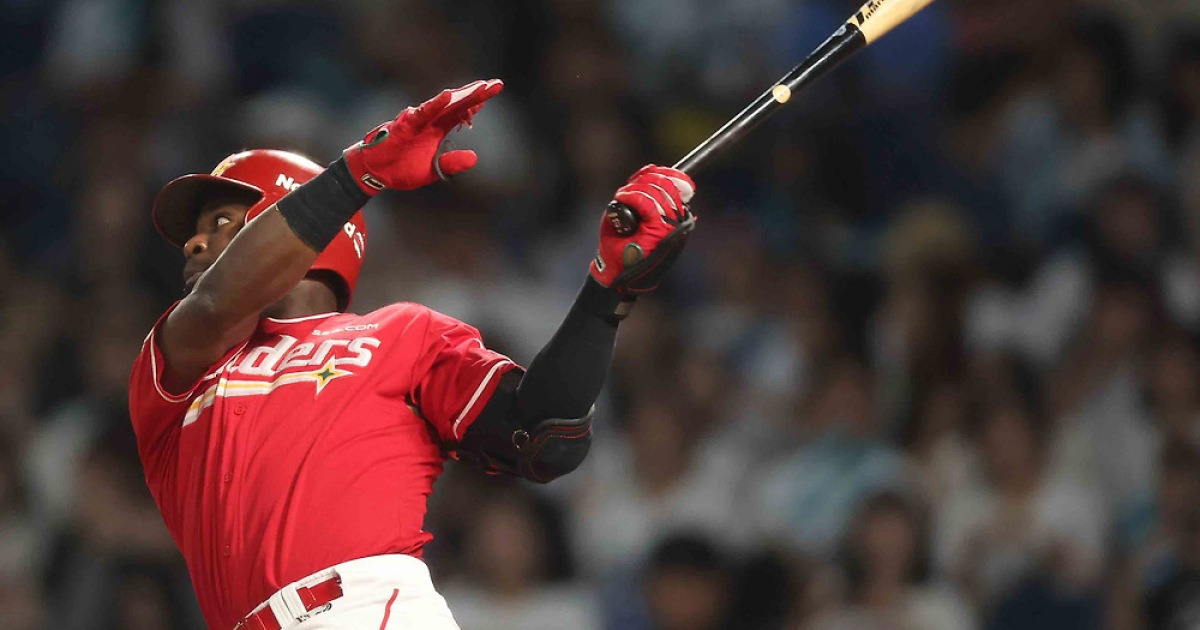 SSG, '타격왕' 에레디아와 180만 달러 재계약