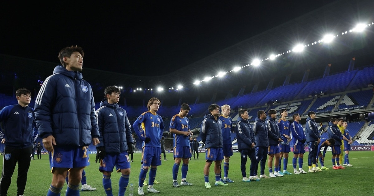 K리그1 우승팀 울산, '패패패패패' 5연패 망신→ACLE 꼴찌+탈락 직전…'10명' 중국팀에 홈에서 1-3 완패