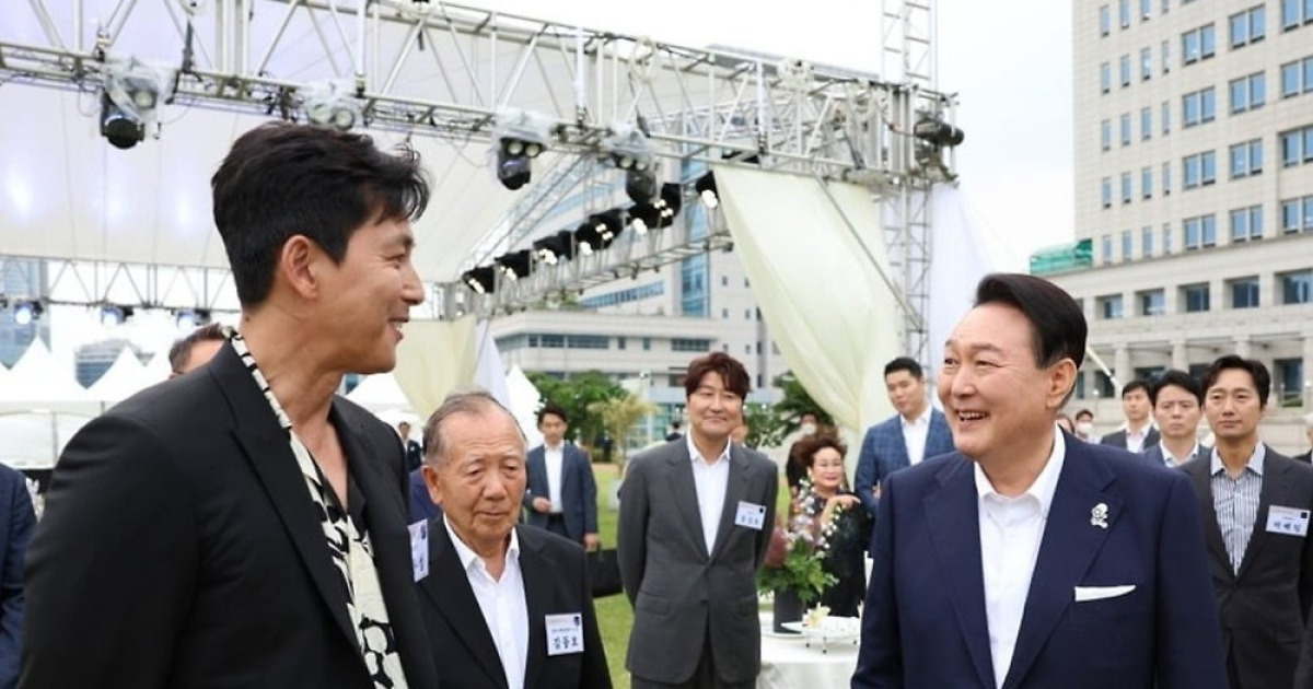 정우성 혼외자 논란 시끌…대통령실 육아 지원 혼인과 무관