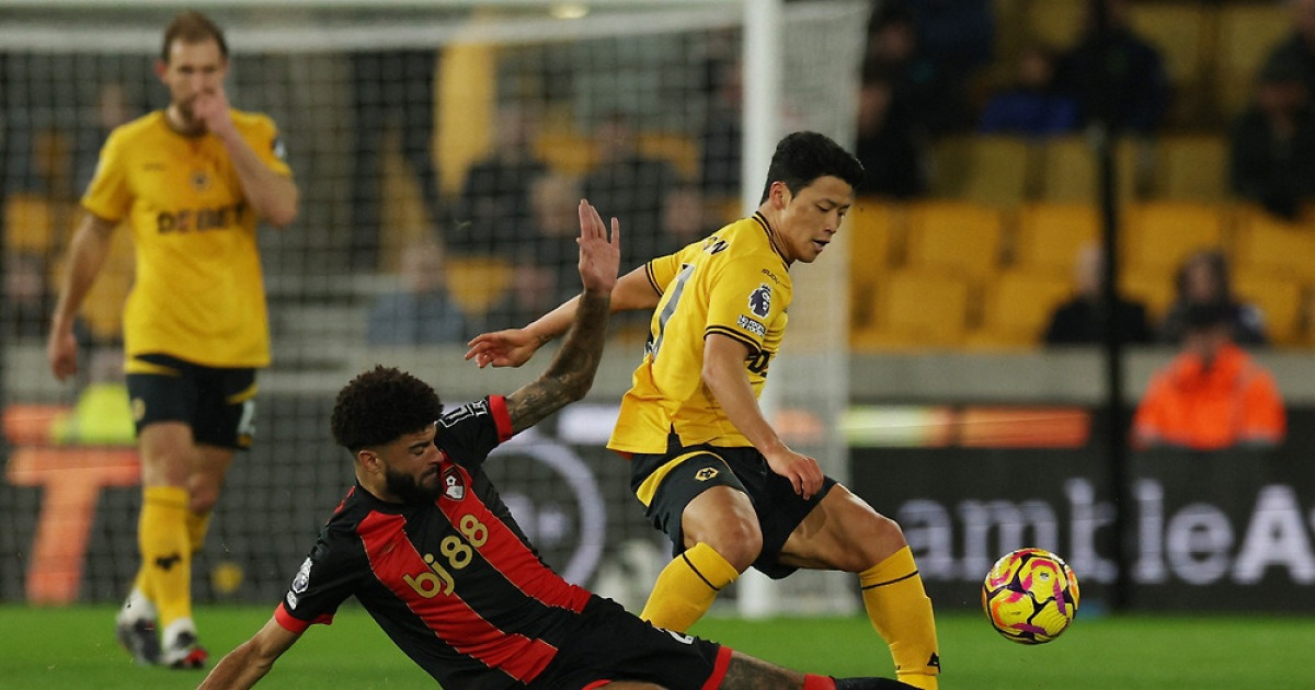 [EPL리뷰]'황희찬 8분' 울버햄턴, PK만 3개 내주며 자멸! 본머스에 2대4 패배