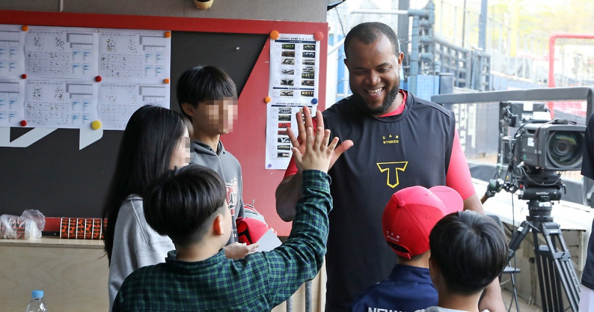 천만시대 KBO, 아직은 낯선 '다문화'…V12 KIA가 팔 걷어붙였다, 대체 왜?