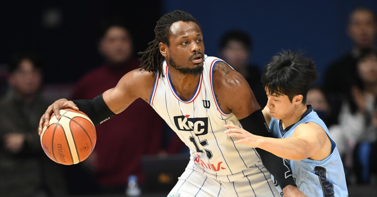 [BK 리뷰] ‘2경기 연속 부진은 없다’ 버튼 앞세운 KCC, 접전 끝에 소노 제압