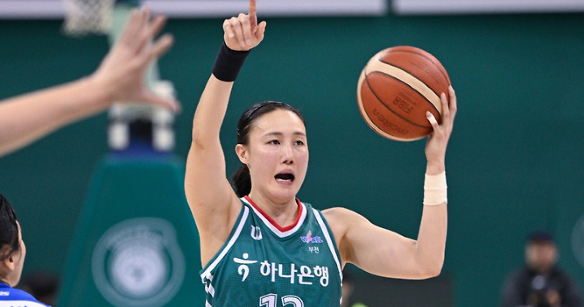 '살아있는 전설' 김정은, 드디어 WKBL 역대 최다 득점 1위 등극... 8147점→정선민 넘었다