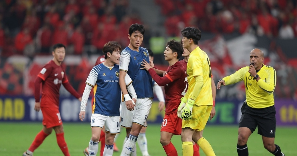 '이정효 극대로' 中 충격의 폭력축구... 광주, 상하이 원정서 아쉬운 1-1 무승부 'ACLE 2위 유지'