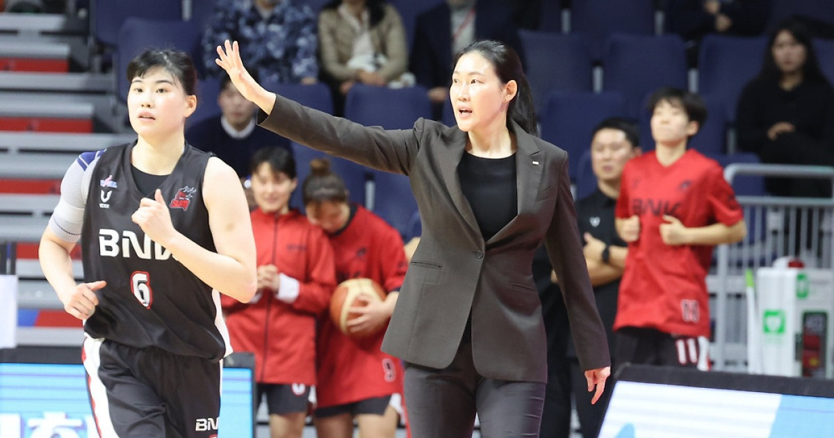 BNK, 4쿼터에 우리은행 2점으로 묶고 69대50 승리