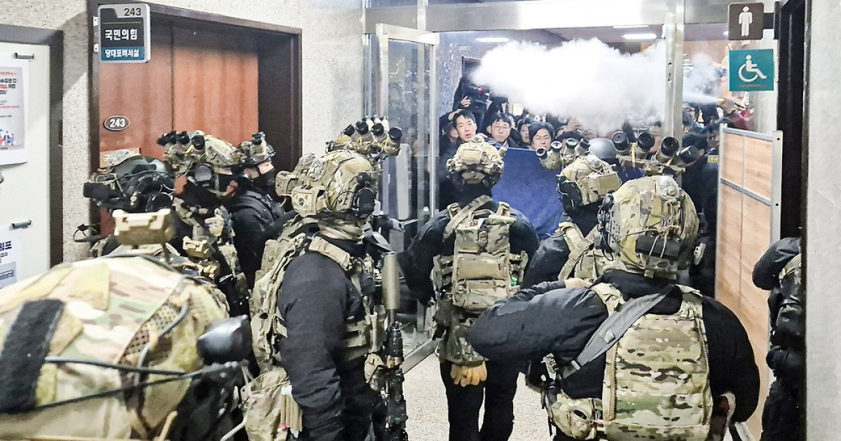 계엄군 "의원들 다 끌어내는 게 임무...707은 실탄 소지"