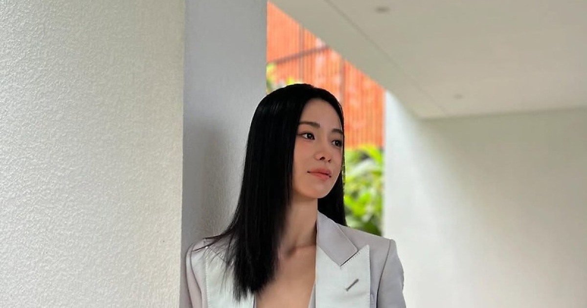 ♥이도현도 놀라겠네…'167cm 48kg' 임지연, 가슴골 드러낸 파격 시스루 입고 여유 만끽