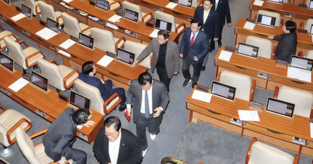 Yoon's PPP runs out the clock on impeachment motion with walkout