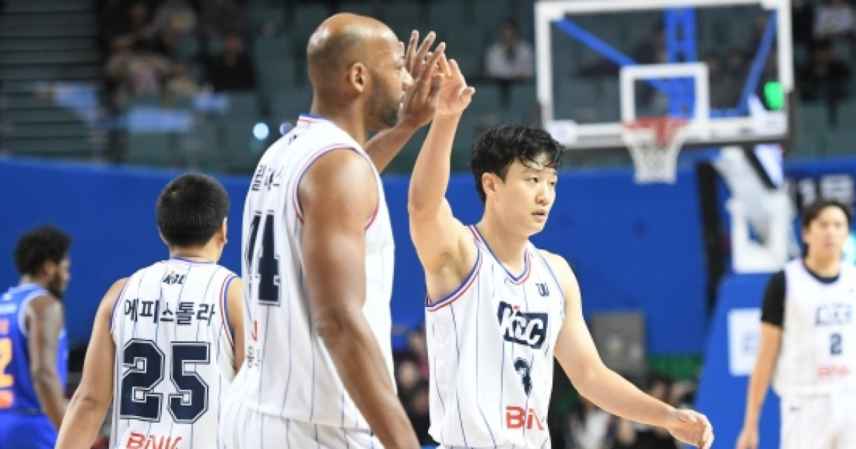 ‘허웅-최준용 콤비 맹활약' KCC, 삼성에 홈 4연패 안겼다…78-61 완승 [잠실 현장]