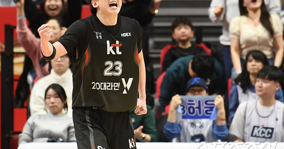 [현장리뷰]'박준영 극적 버저비터' 12점 밀리던 수원 KT, 부산 KCC 60-58 잡고 '단독 3위 점프'
