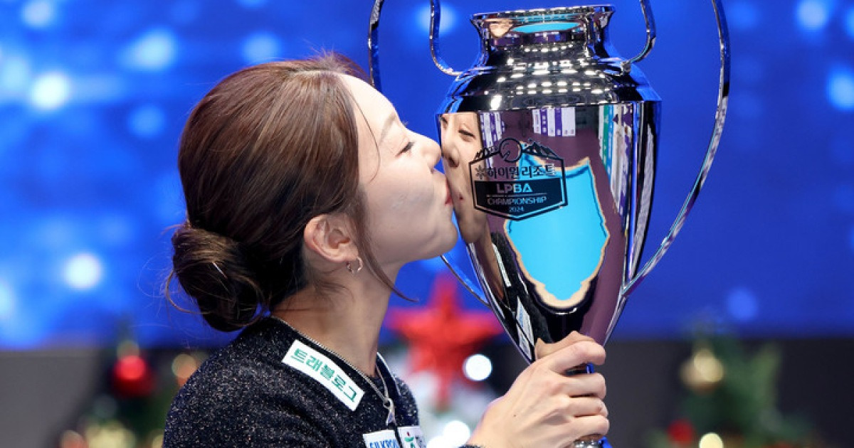 최초 5연속, 최초 30연승, 최초 5억...'LPBA 메시' 김가영, 2024년을 부쉈다