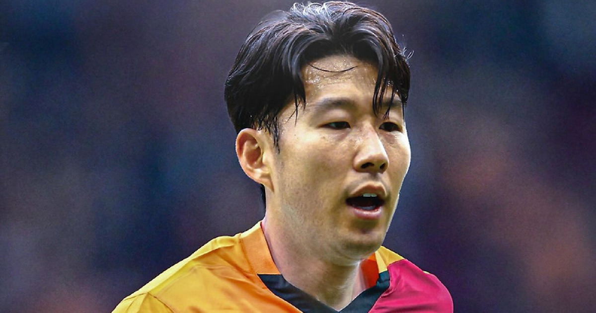 손흥민에게 달렸다! "SON이 오시멘 맨유로 데려간다" 대형 FW 도미노 이동의 '중심'..."토트넘 이적료 원할 수도"