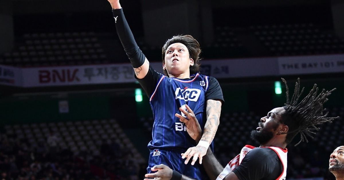 KCC 최준용, 쏘면 들어가는 날···42득점 폭발시키며 SK 10연승 저지[스경X현장]