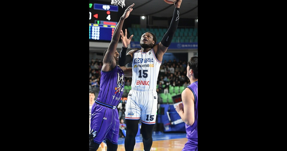 '버튼 46점·10리바운드' KCC, 한국가스공사에 완승