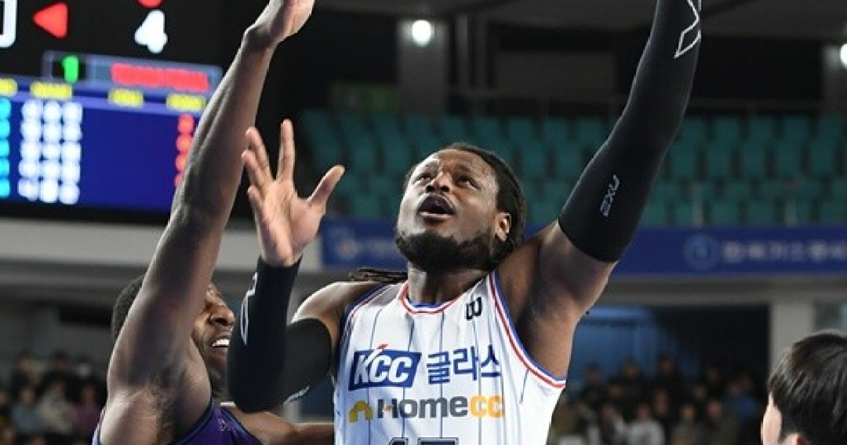 [BK 리뷰] ‘버튼 3Q까지 41점’ KCC, 한국가스공사 제압 … 4위 한국가스공사와 반 게임 차